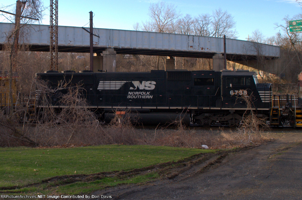 NS SD60I 6738 trails on 61Z